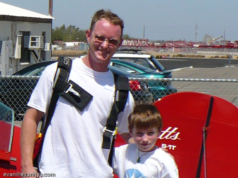 Evan flies - Che Barnes