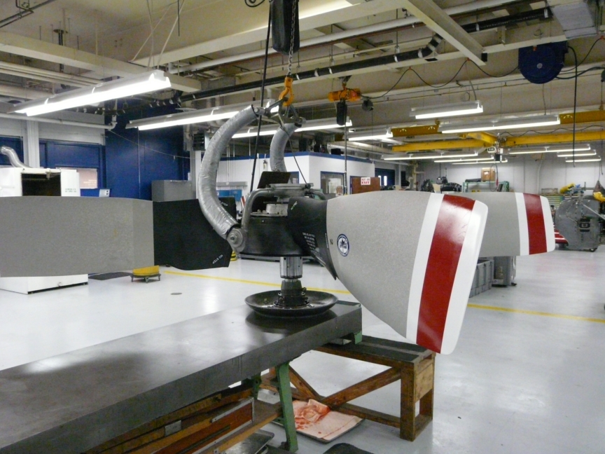 Evan flies - Che Barnes