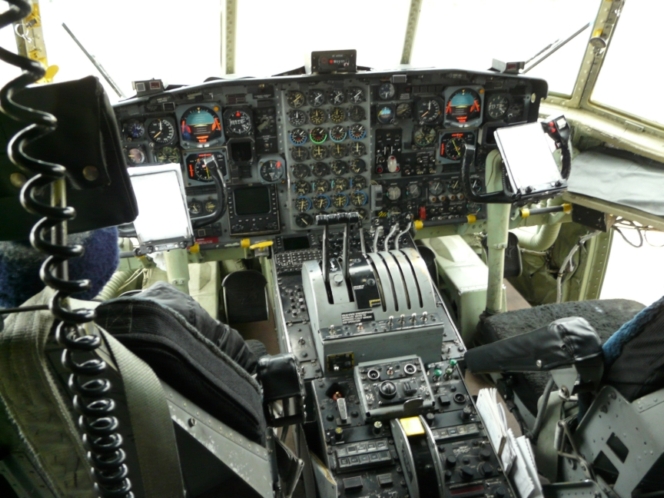 Evan flies - Che Barnes